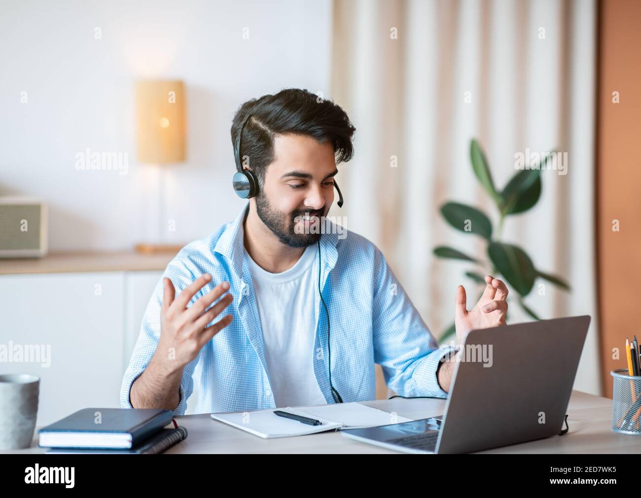 Guy in video conference hi-res stock photography and images - Alamy