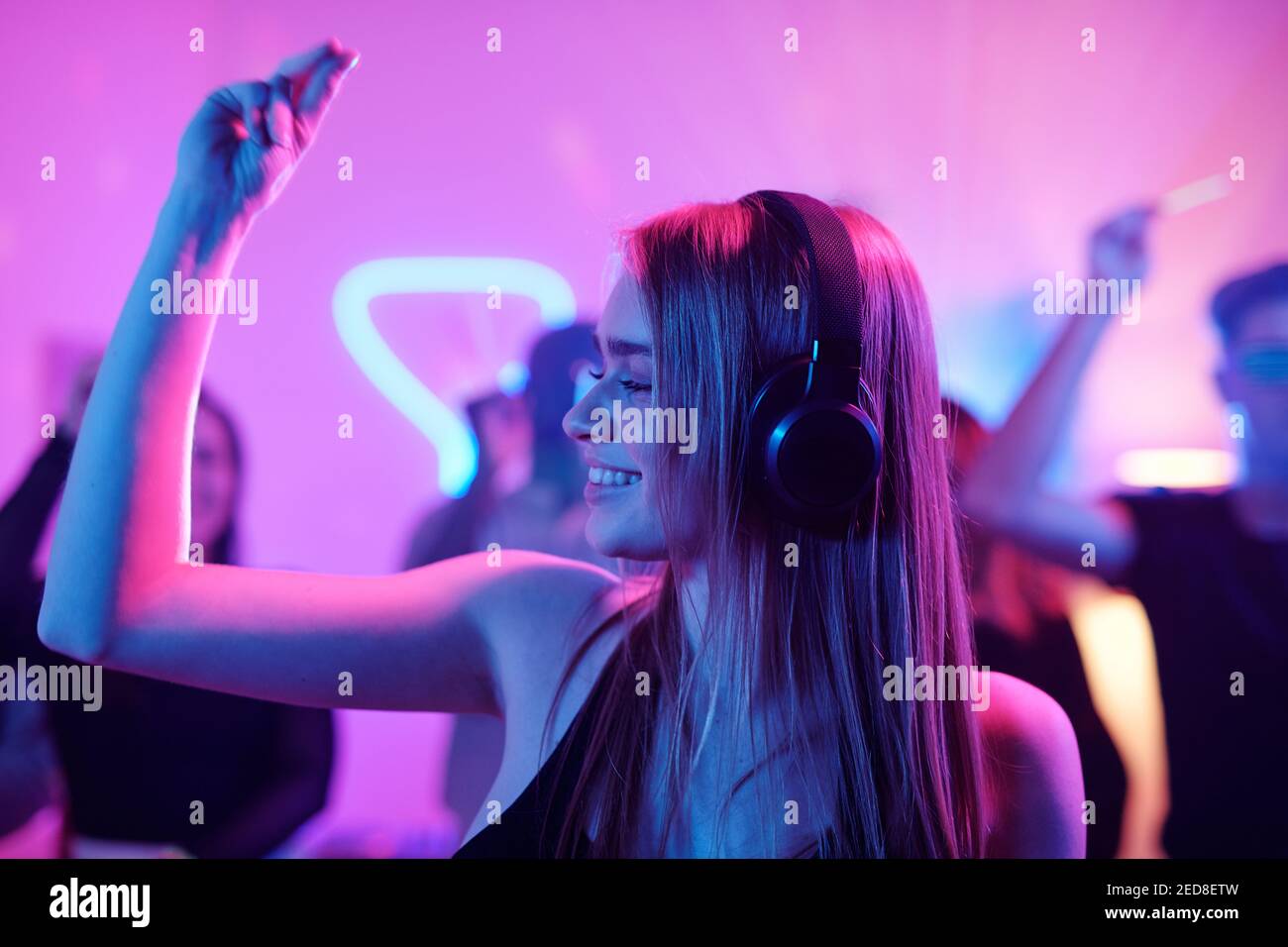 Snapping fingers hi-res stock photography and images - Alamy