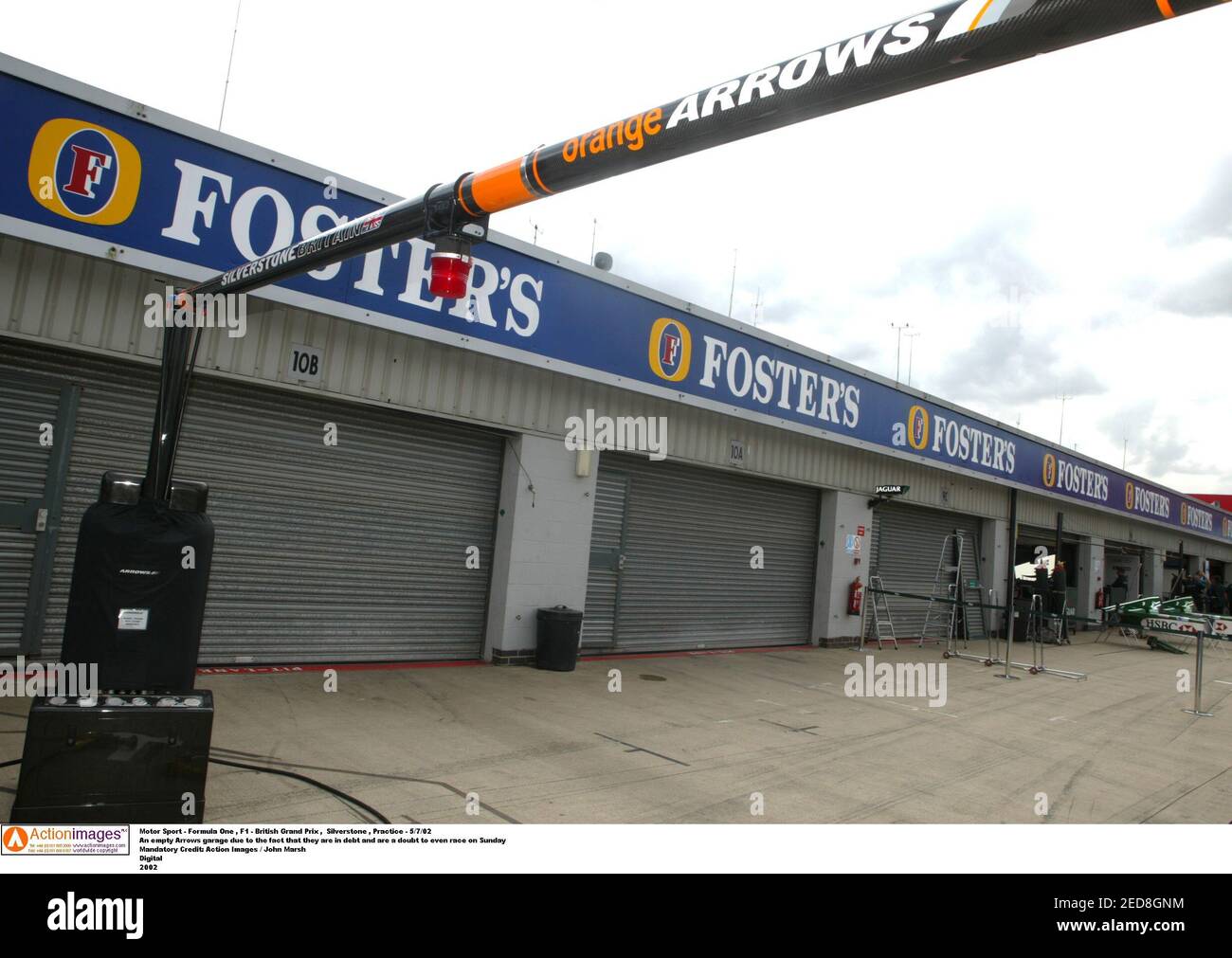Empty garage f1 hi-res stock photography and images - Alamy