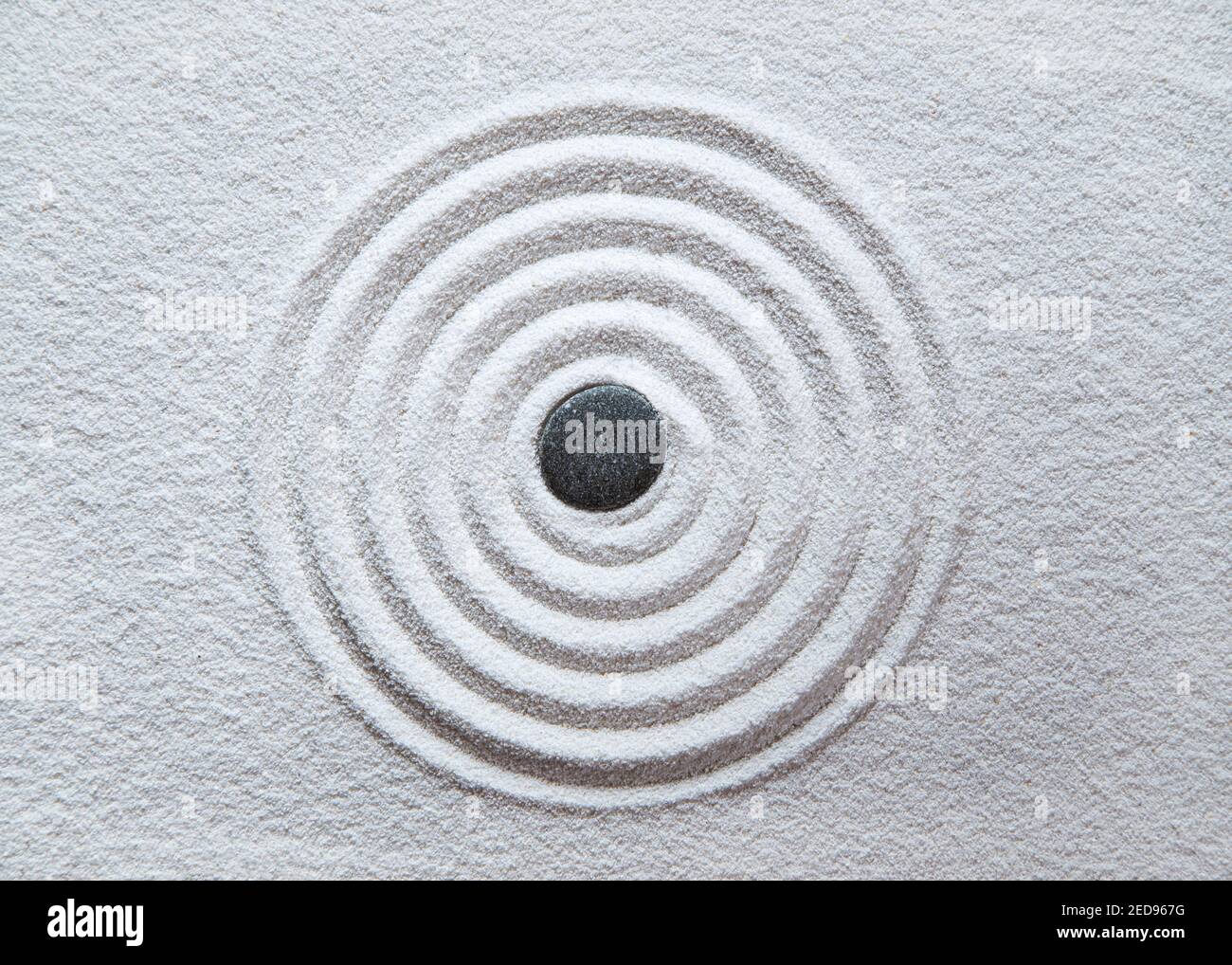 Zen circle hi-res stock photography and images - Alamy