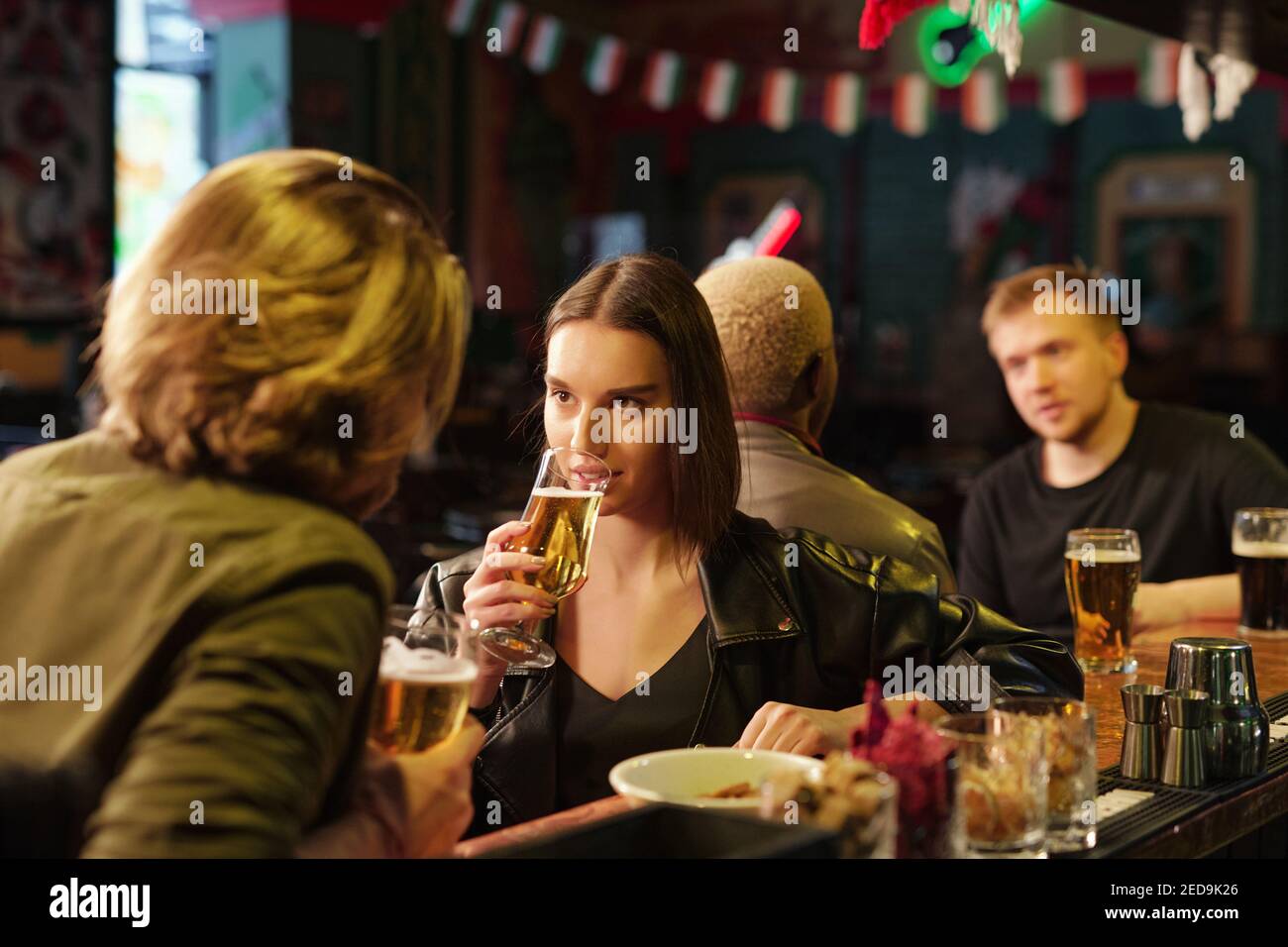 Chat counter hi-res stock photography and images - Alamy