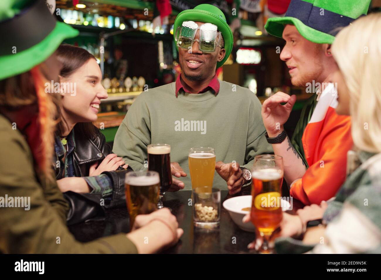 Irish attire hi-res stock photography and images - Alamy