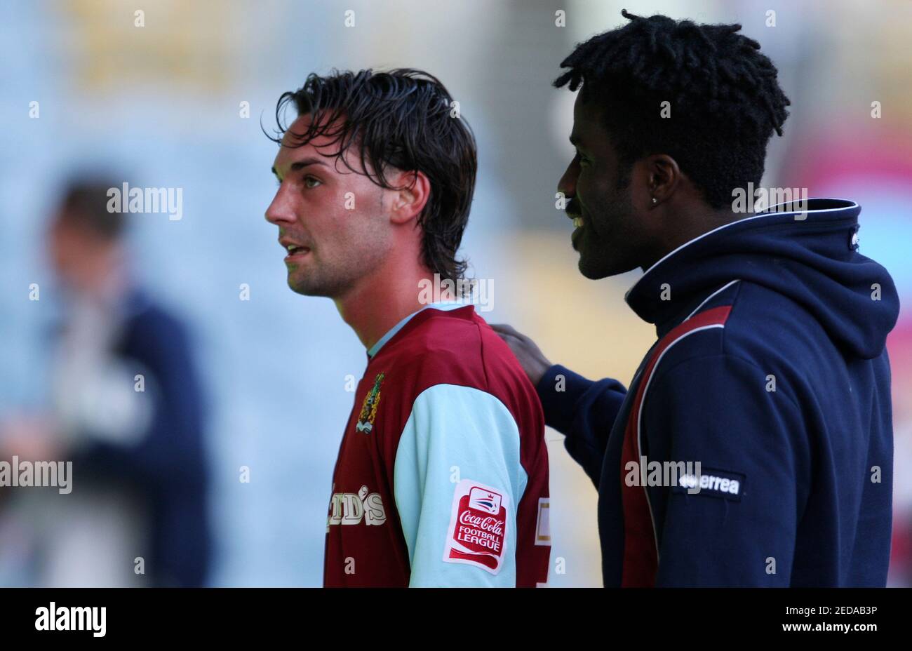 Burnleys chris eagles l and ade akinbiyi hi-res stock photography and ...
