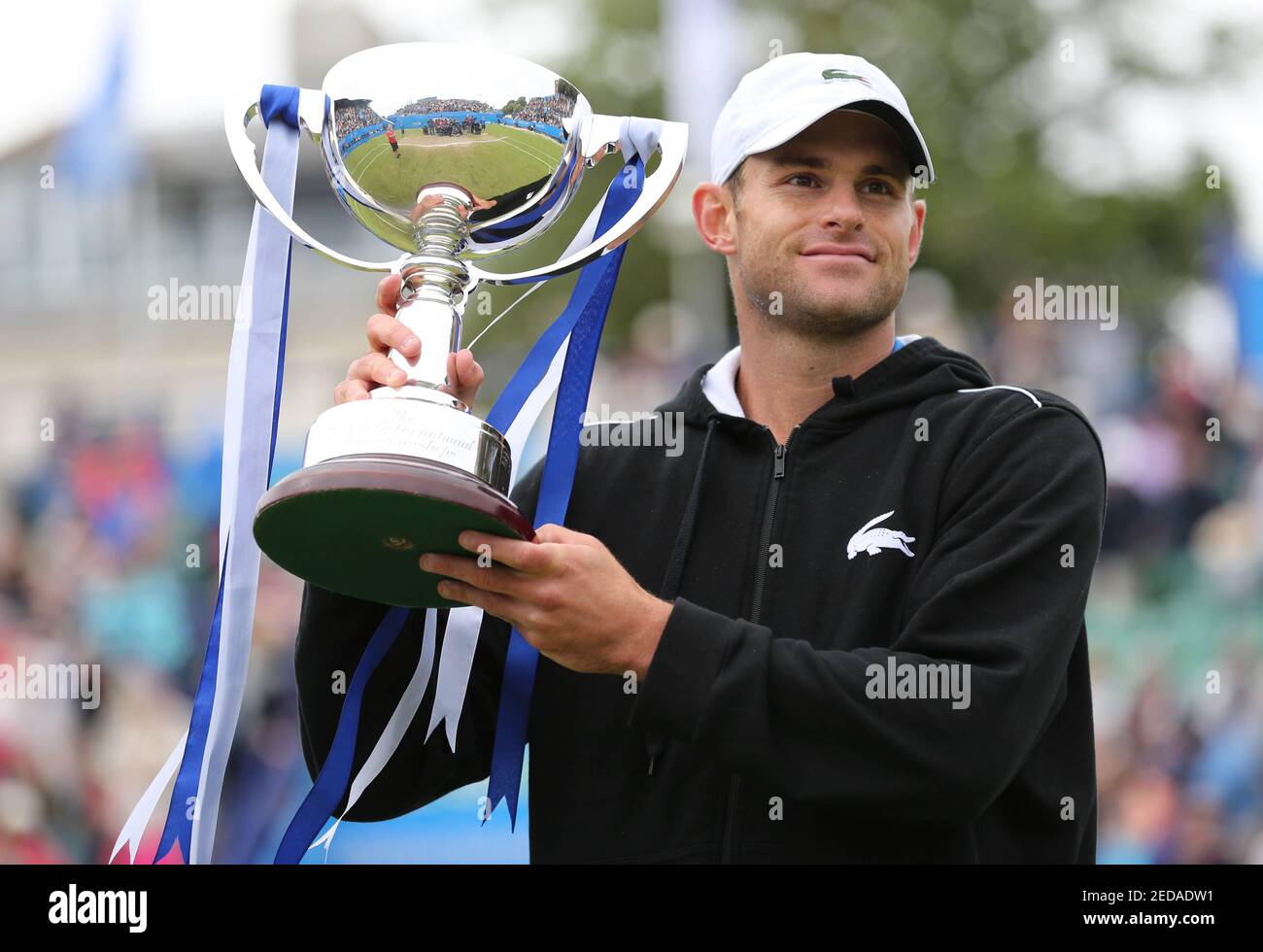 Usas andy roddick celebrates with the trophy hi-res stock photography ...