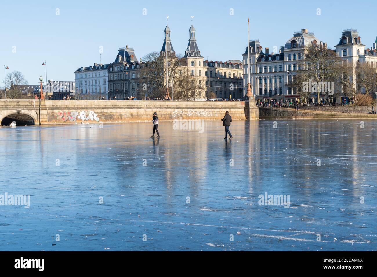 Crowds enjoying Copenhagen's frozen lakes Stock Photo - Alamy