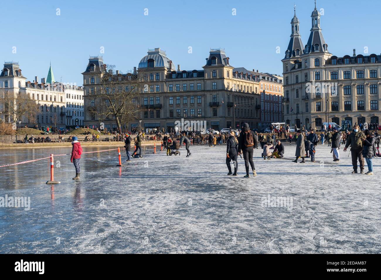 Crowds enjoying Copenhagen's frozen lakes Stock Photo - Alamy