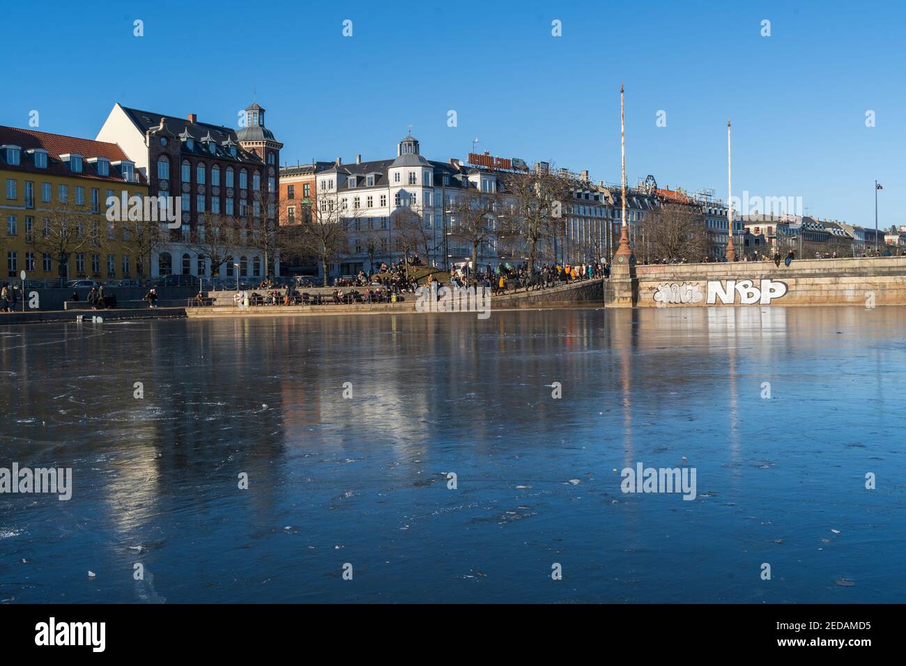 Crowds enjoying Copenhagen's frozen lakes Stock Photo - Alamy
