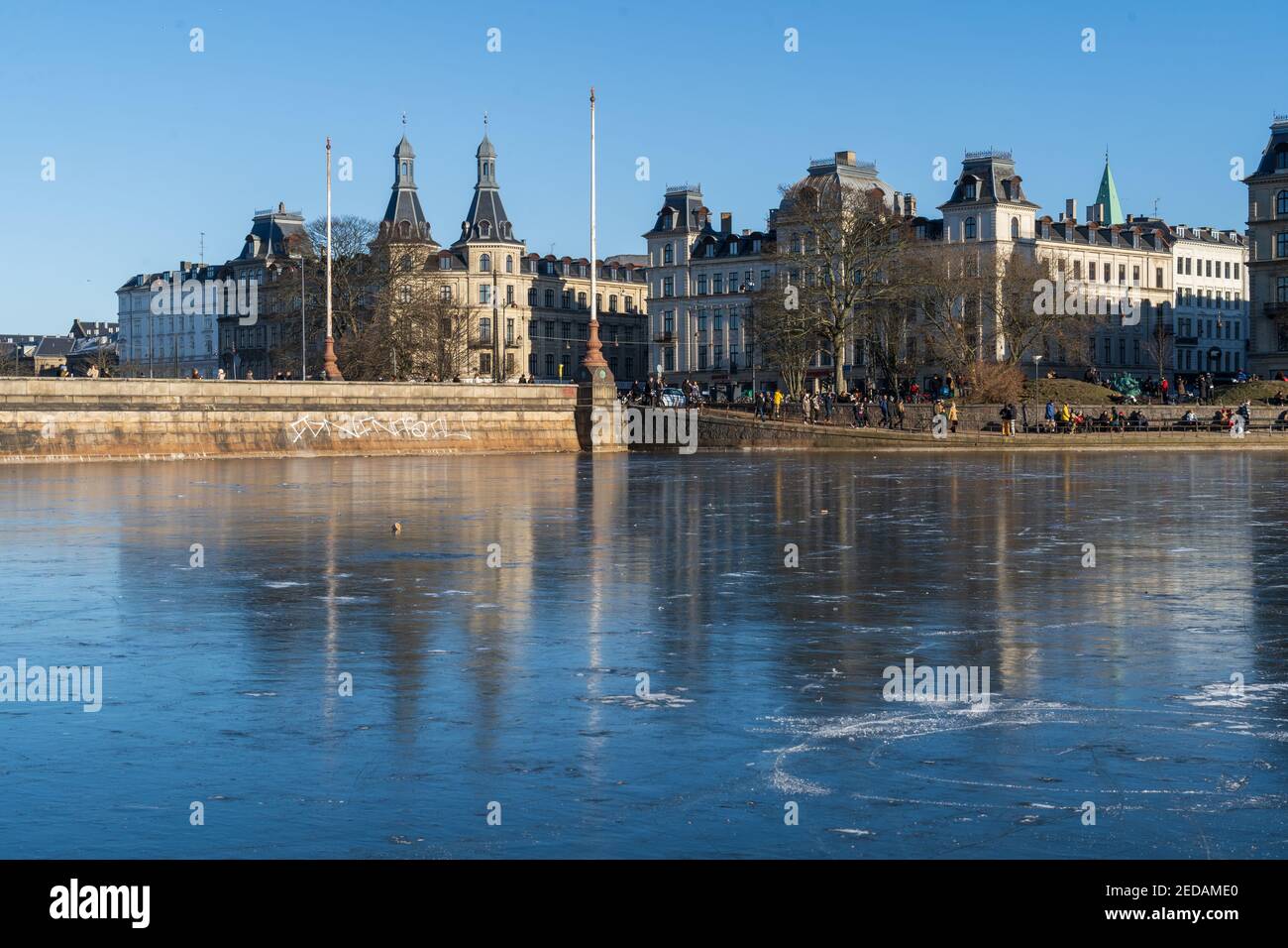 Crowds enjoying Copenhagen's frozen lakes Stock Photo - Alamy