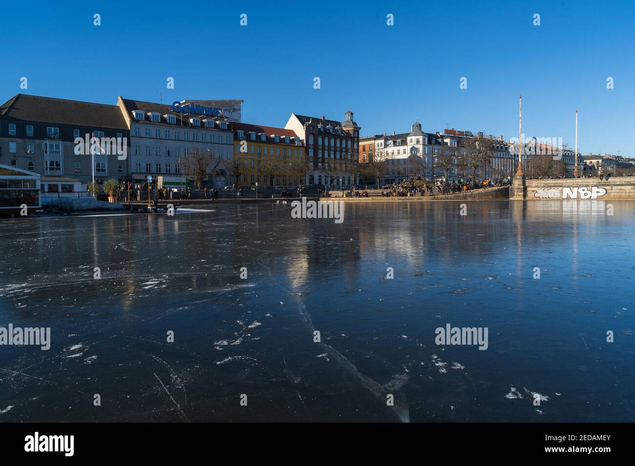 Crowds enjoying Copenhagen's frozen lakes Stock Photo - Alamy