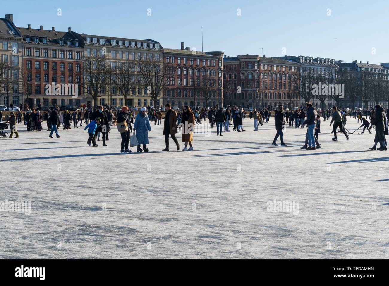 Crowds enjoying Copenhagen's frozen lakes Stock Photo - Alamy