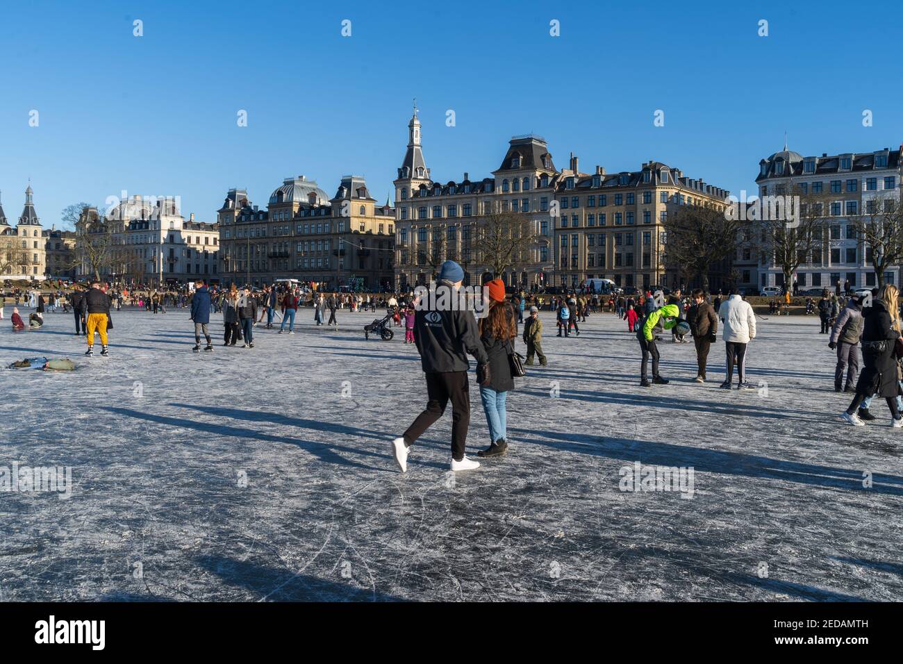 Frozen lakes hi-res stock photography and images - Alamy