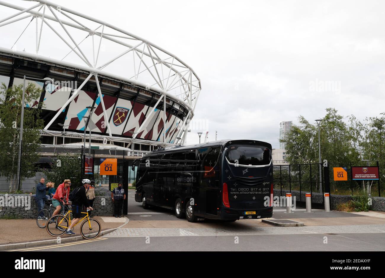 Chelsea team bus hi-res stock photography and images - Alamy
