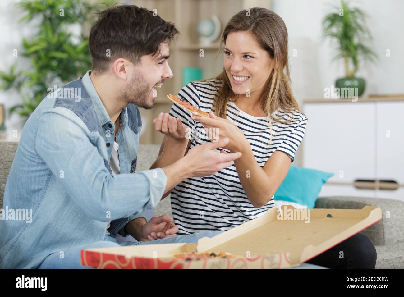 pizza time fast food man and woman eating pizza Stock Photo - Alamy