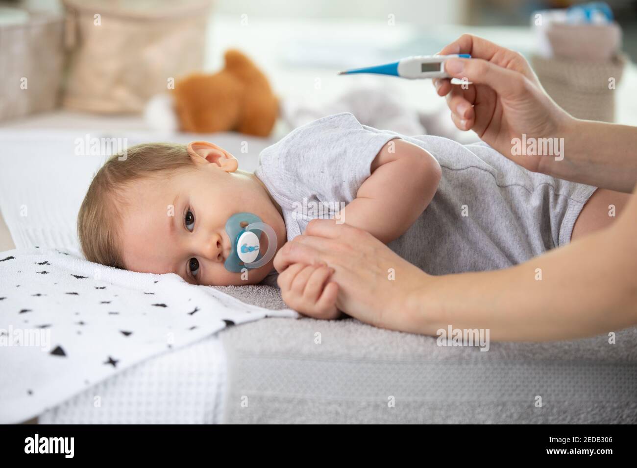 mother checking babys temperature with a thermometer Stock Photo - Alamy