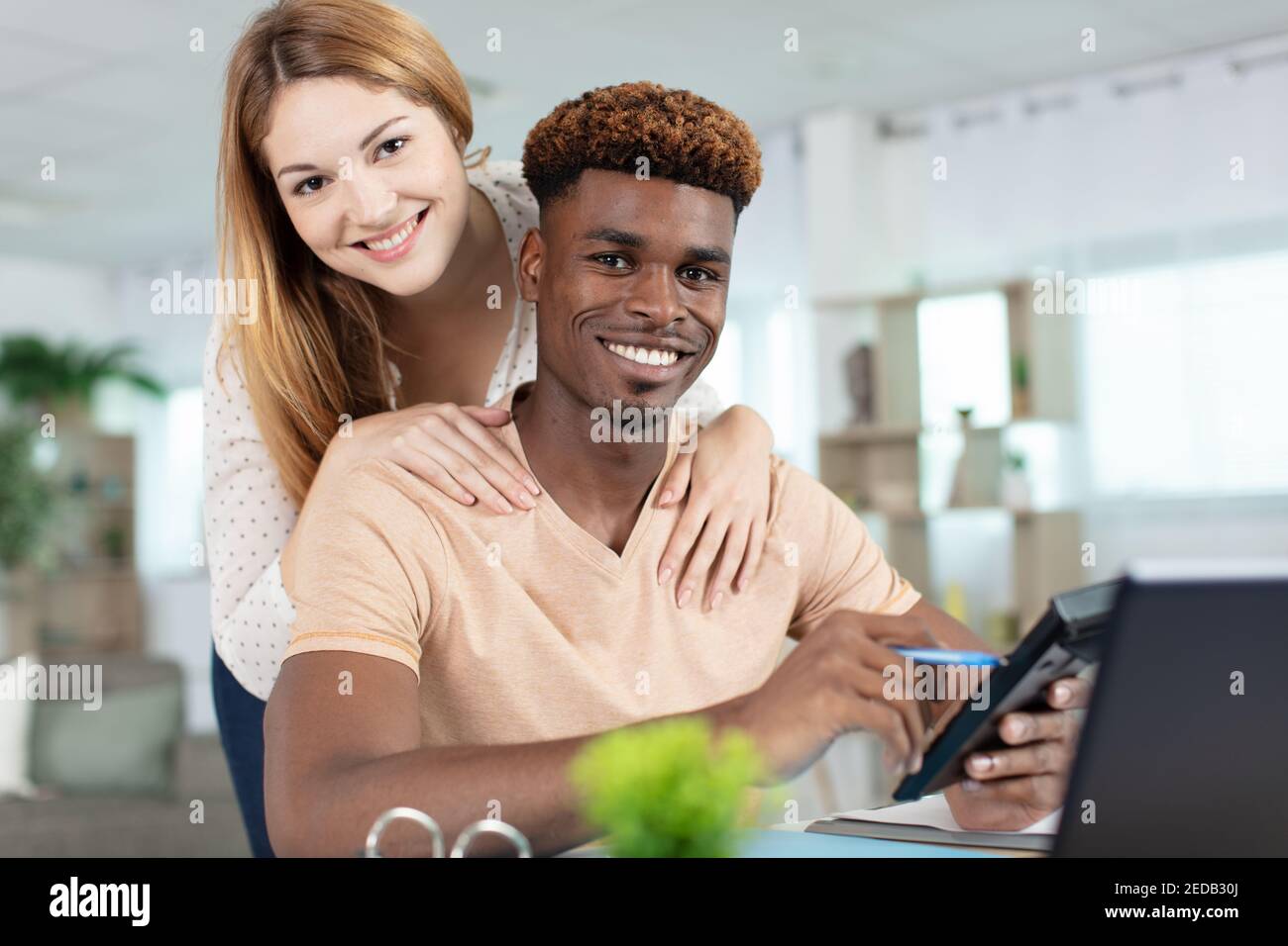 Mixedrace family hi-res stock photography and images - Alamy