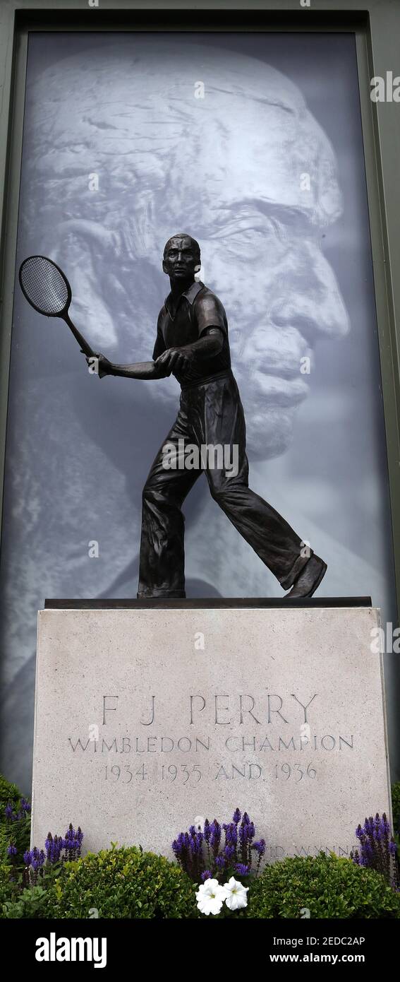 Fred perry statue hi-res stock photography and images - Alamy