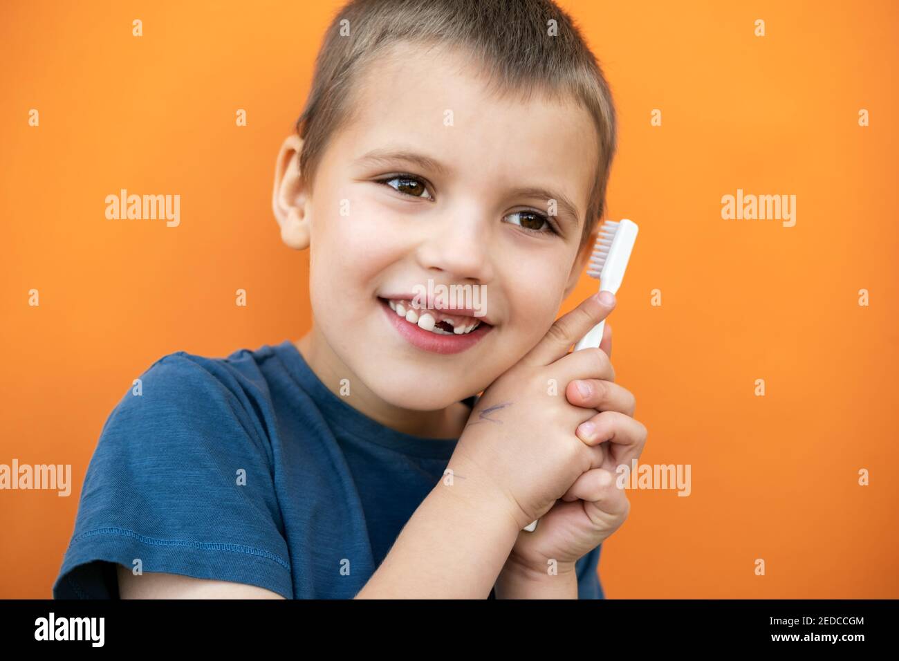 Toothless boy hi-res stock photography and images - Alamy