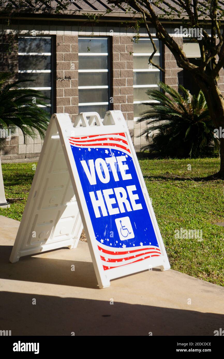 Election voting sign Nov. 2020, USA Stock Photo - Alamy