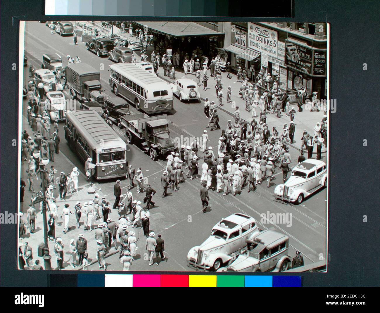 Herald Square, 34th and Broadway, Manhattan Stock Photo - Alamy