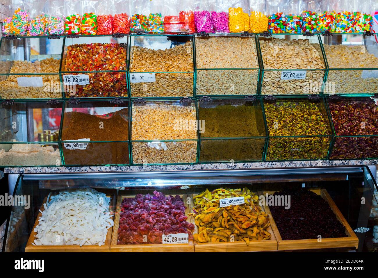 Caramel pastry cake in store hi-res stock photography and images - Alamy