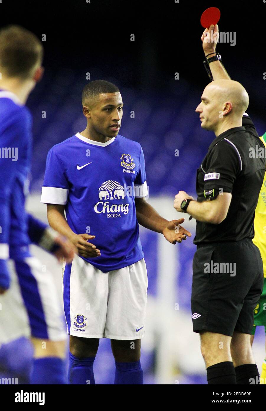 Referee steve rushton hi-res stock photography and images - Alamy