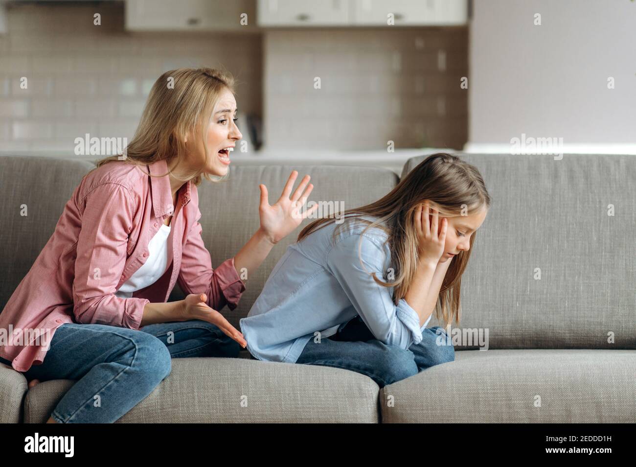 Mother ignoring child hi-res stock photography and images - Alamy