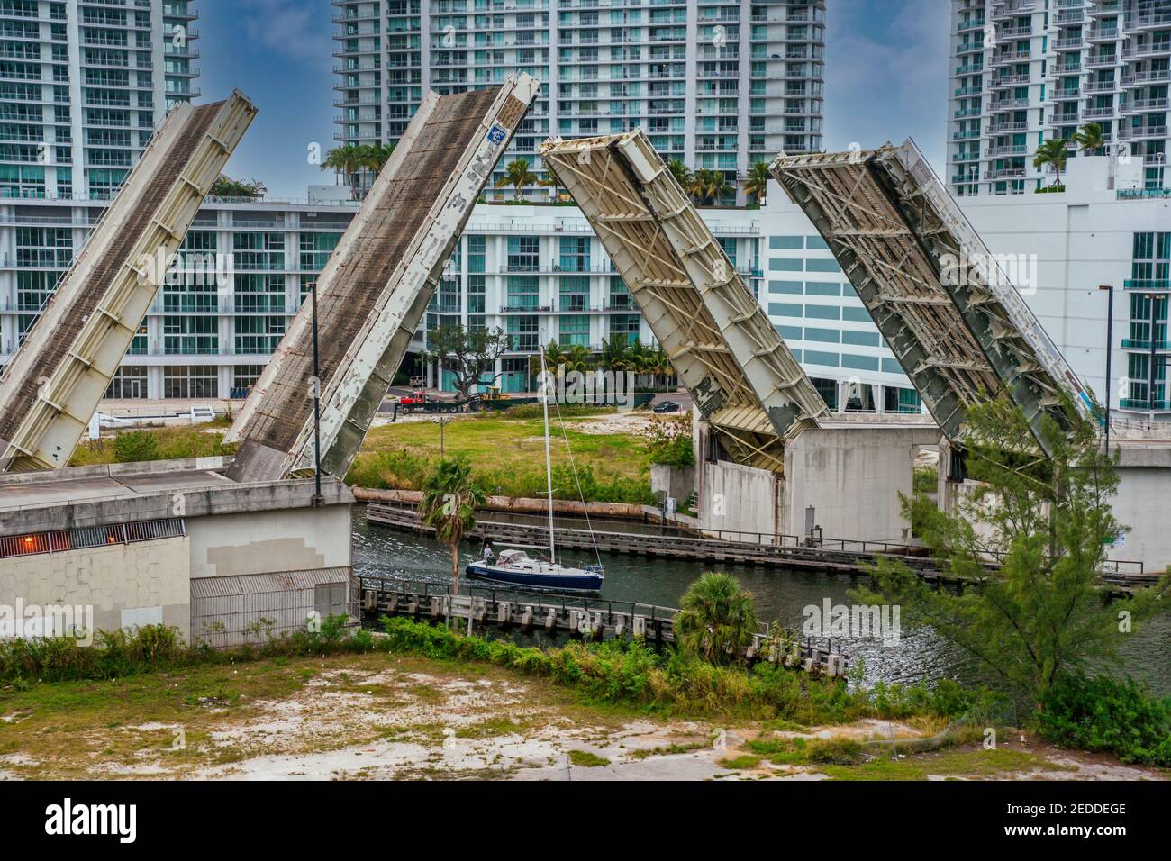 A sailboat about to cross under the open Miami Avenue Drawbidge Bridge ...