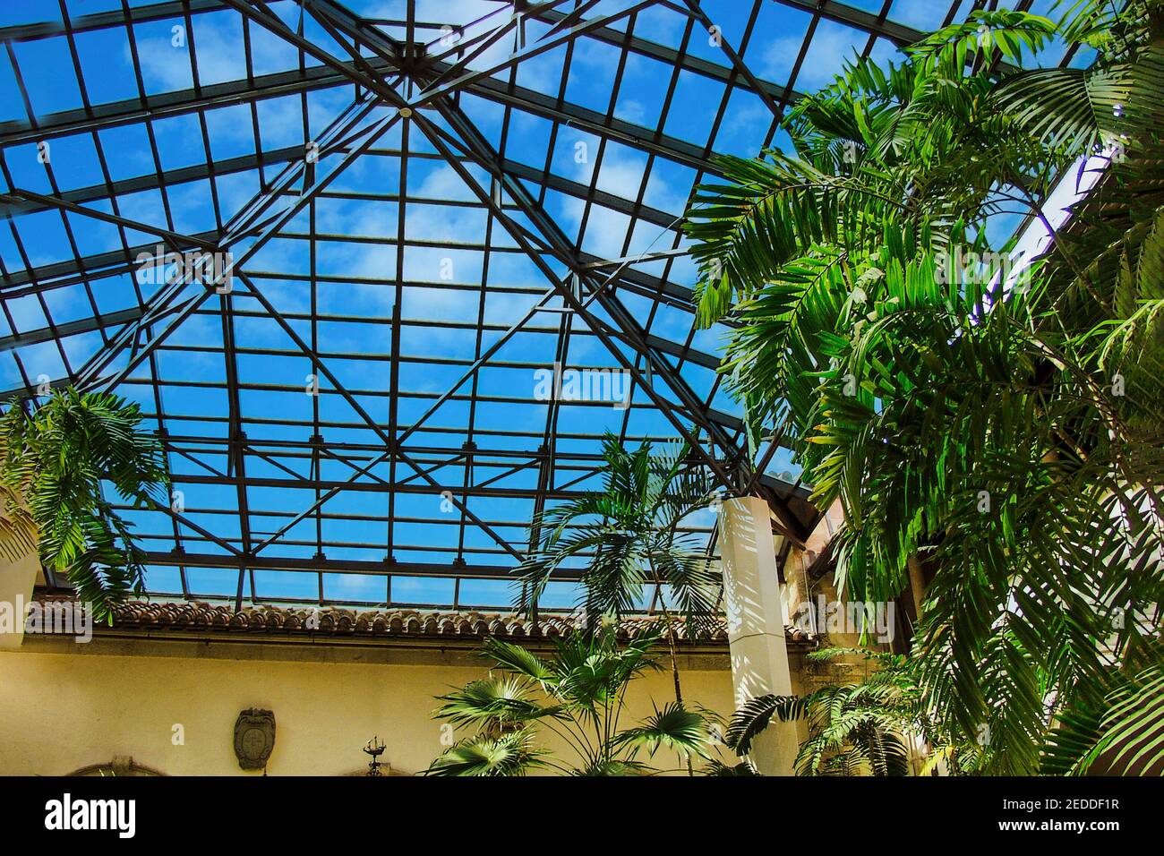 Courtyard covering hi-res stock photography and images - Alamy