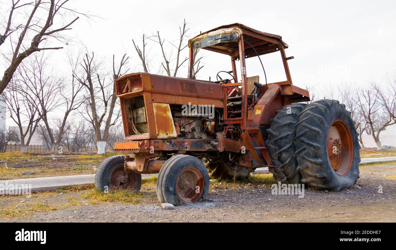 Broken tractor hi-res stock photography and images - Alamy