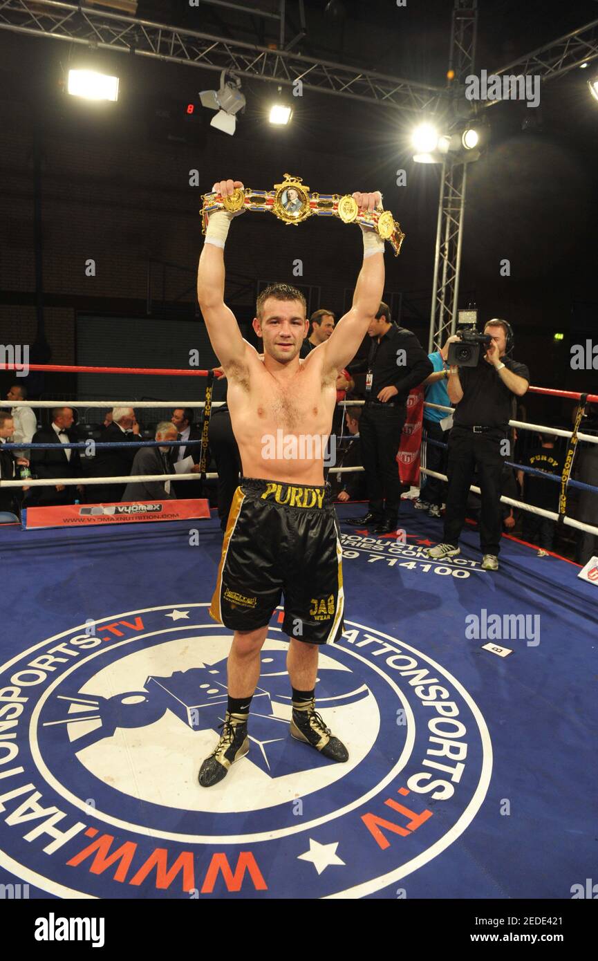 Boxing oldham action hi-res stock photography and images - Alamy