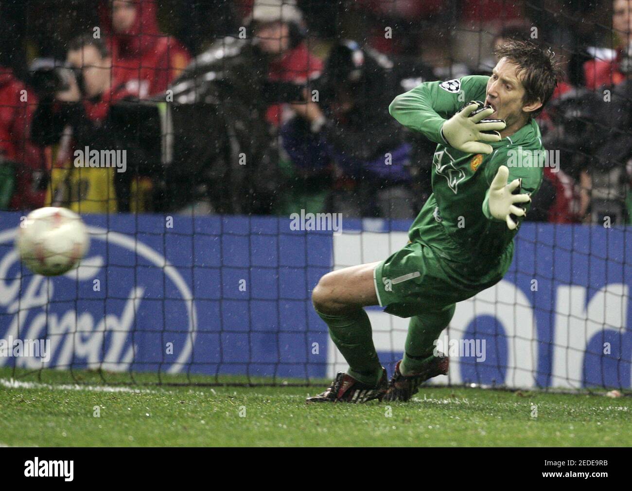 Van der sar champions league final 2008 hi-res stock photography and ...