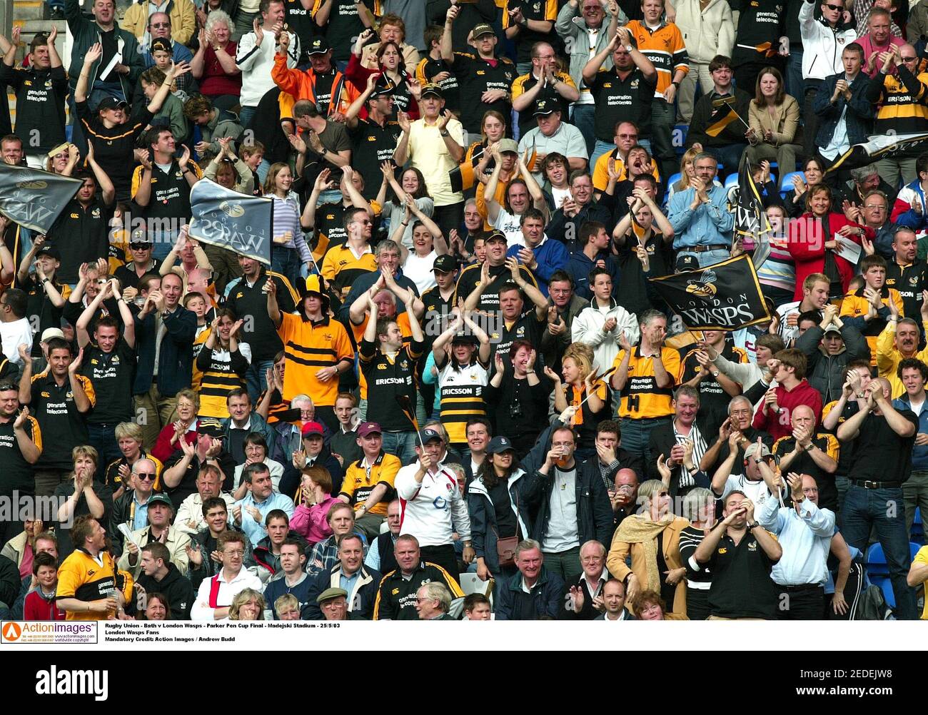 London wasps fans hi-res stock photography and images - Alamy