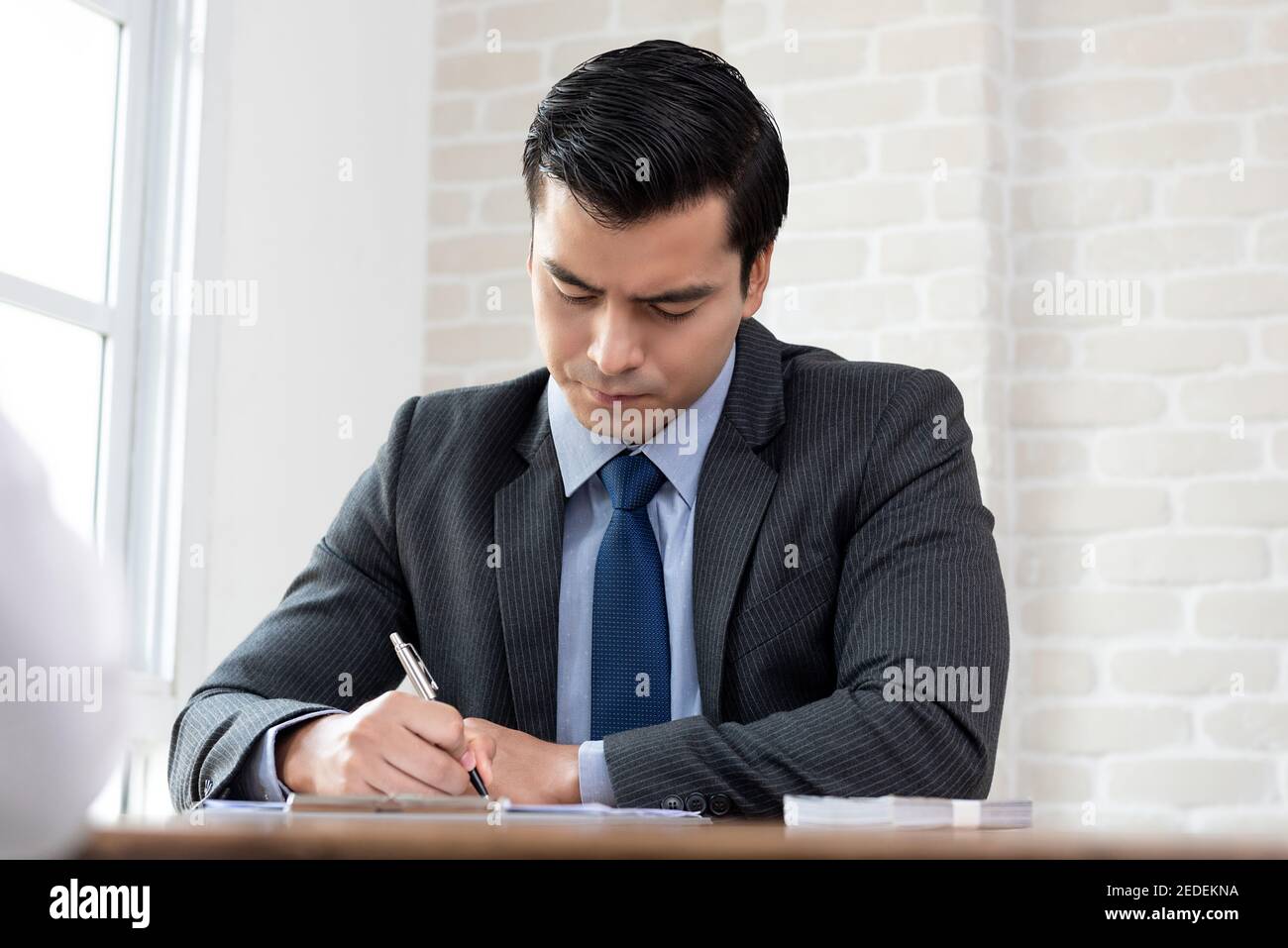 Contract signing client hi-res stock photography and images - Alamy