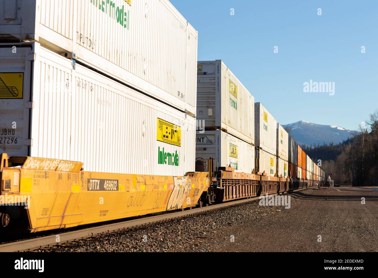 Covered hopper railroad frieght car hi-res stock photography and images - Alamy