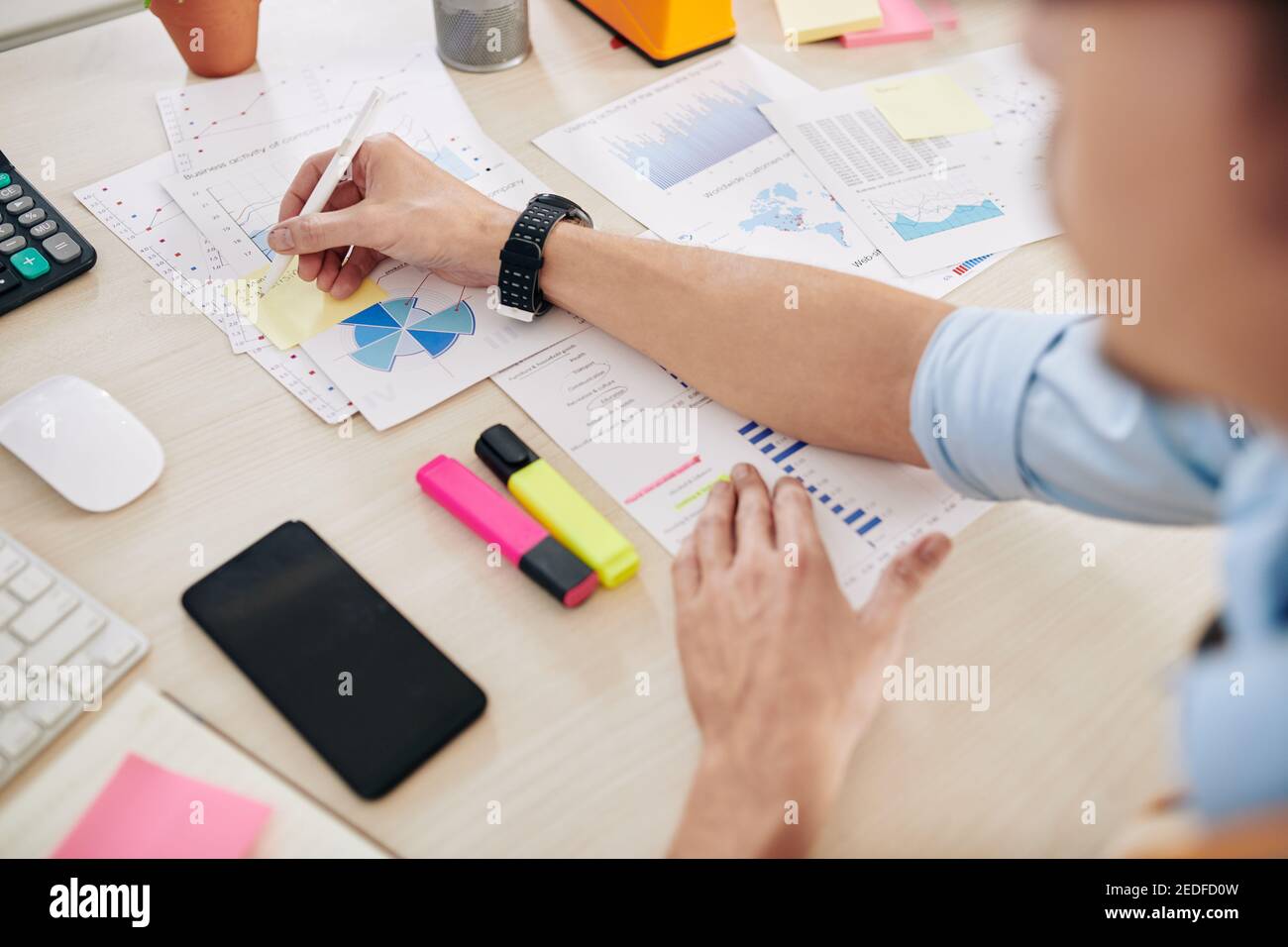 Checking reports hi-res stock photography and images - Alamy