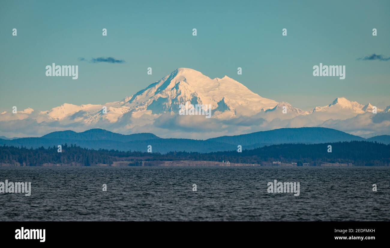 Rugged volcano peaks hi-res stock photography and images - Alamy