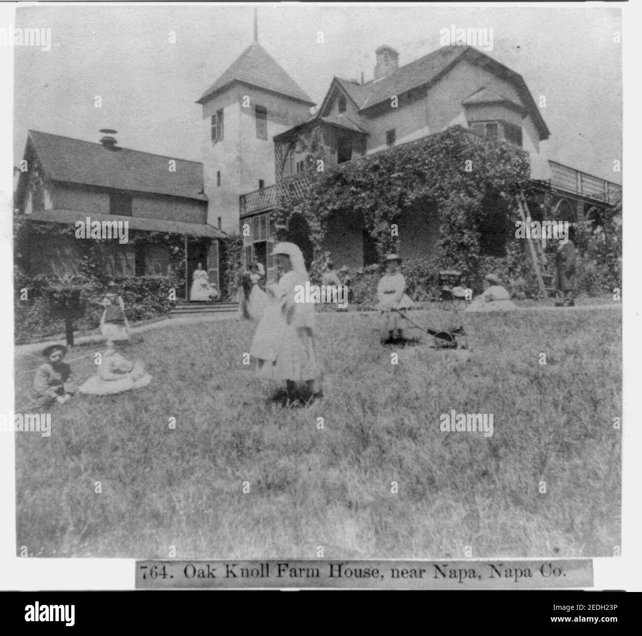 Oak knoll farm house hi-res stock photography and images - Alamy