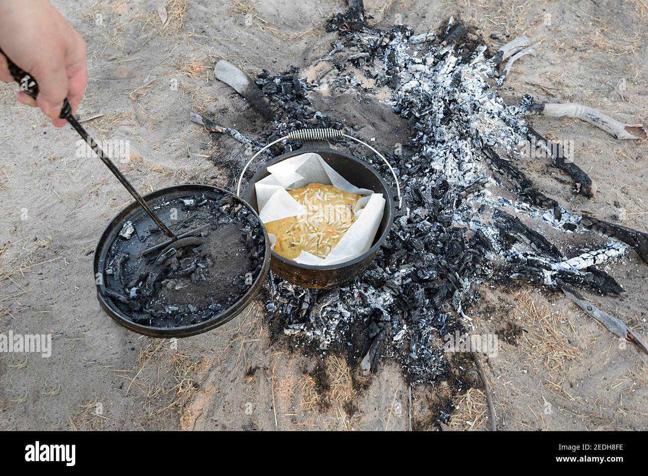 Cooking damper bread outback australia hi-res stock photography and ...