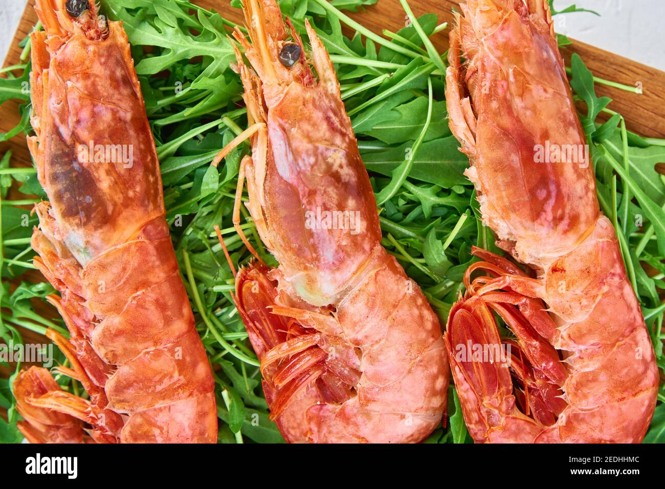 Fresh shrimps with rucola. Red raw prawns, close up. Seafood background ...