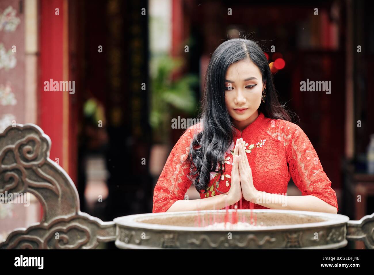 Woman praying at Buddhist temple Stock Photo - Alamy