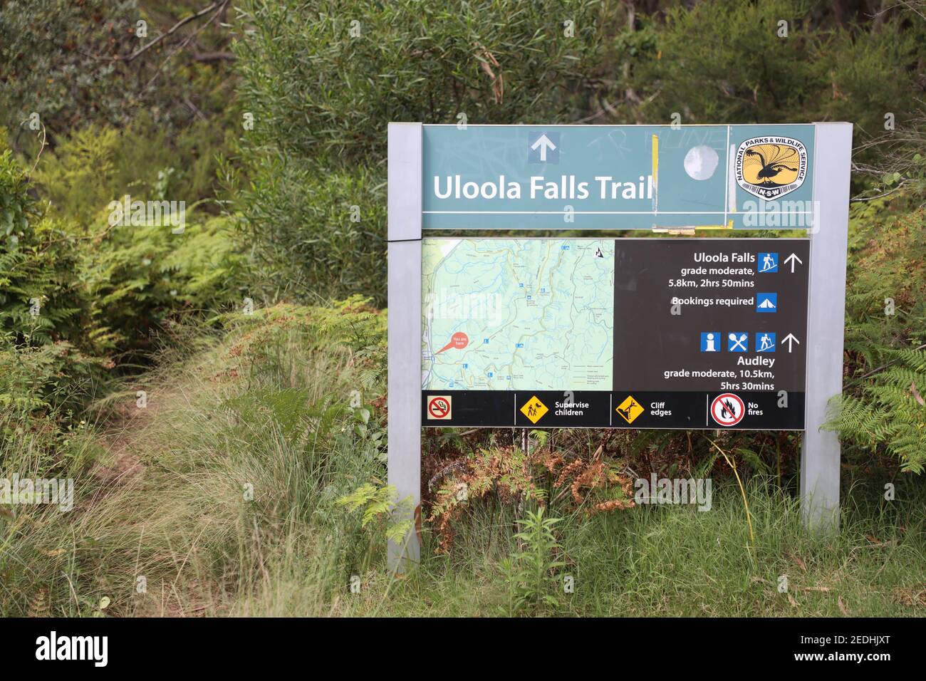 Start of Uloola Falls Trail in the Royal National Park near Waterfall ...
