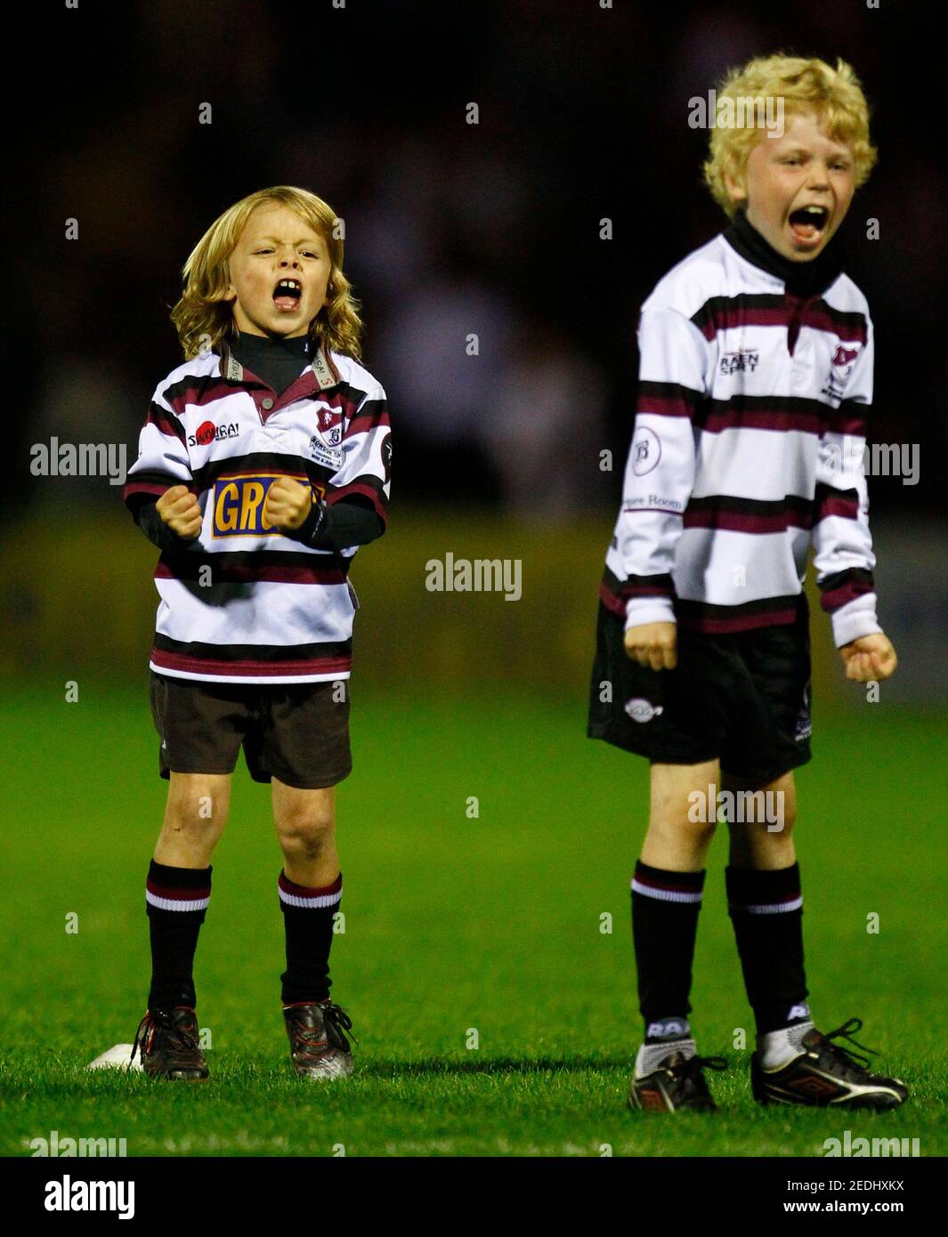 Kids rugby half time hi-res stock photography and images - Alamy