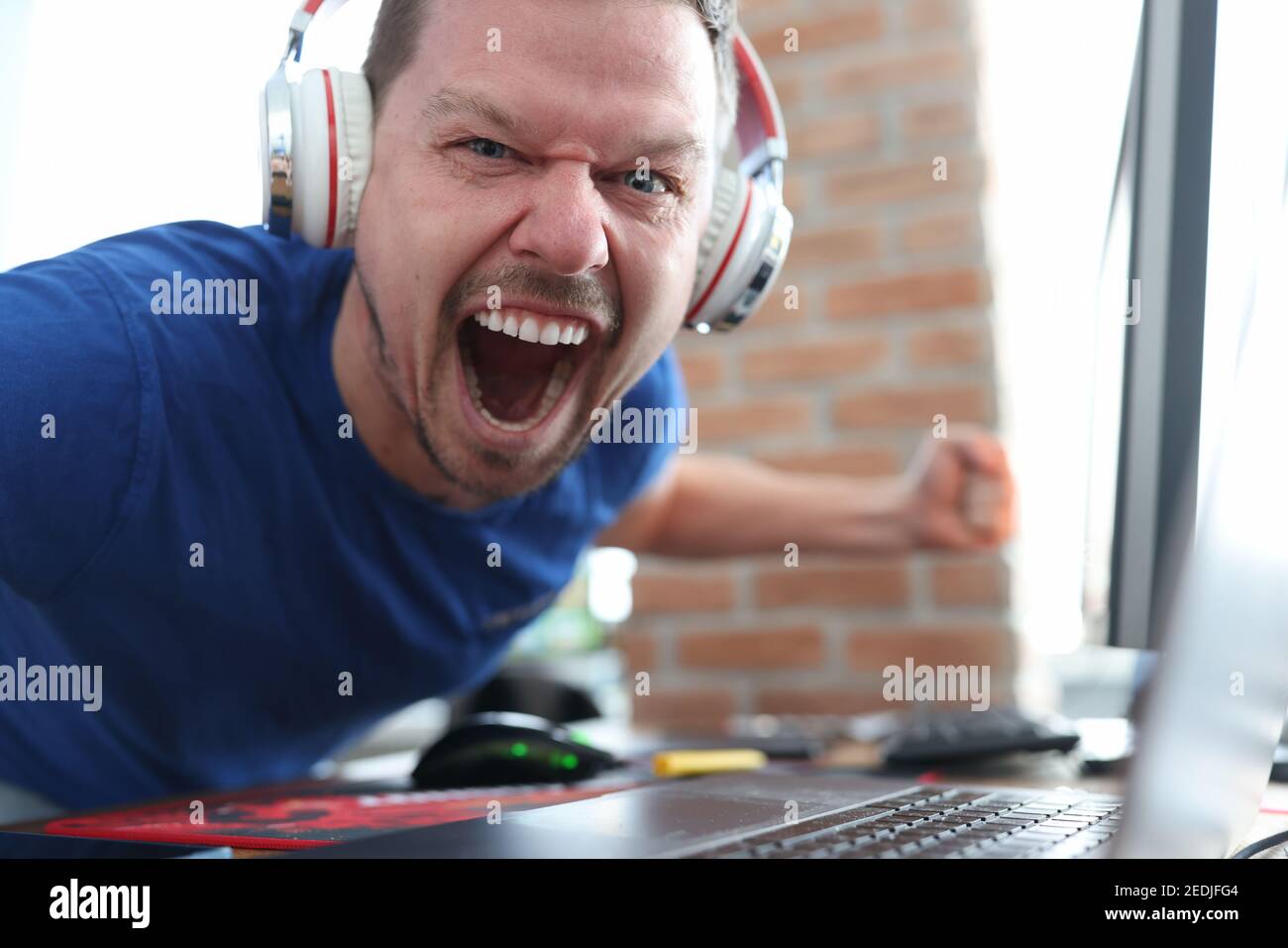 Computer screen screaming hi-res stock photography and images - Alamy