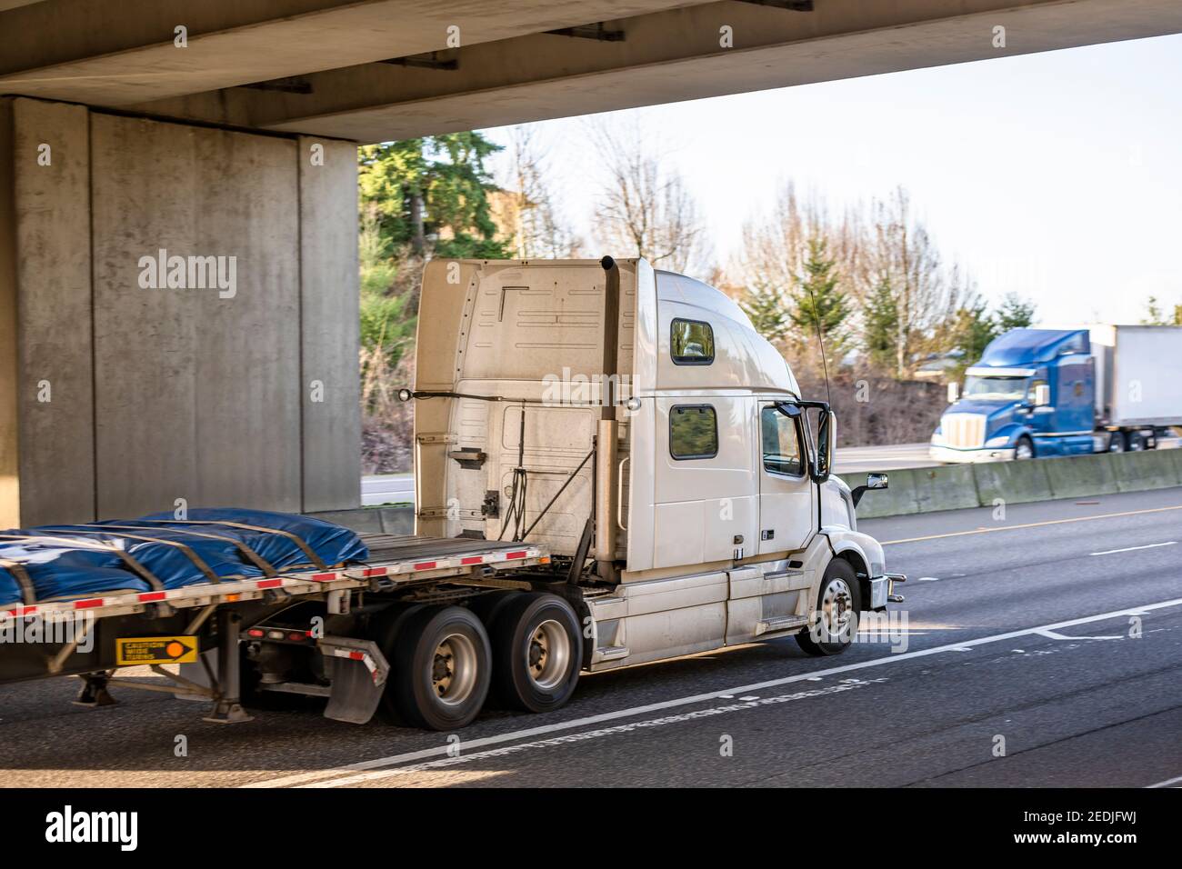 Big truck under bridge hi-res stock photography and images - Alamy
