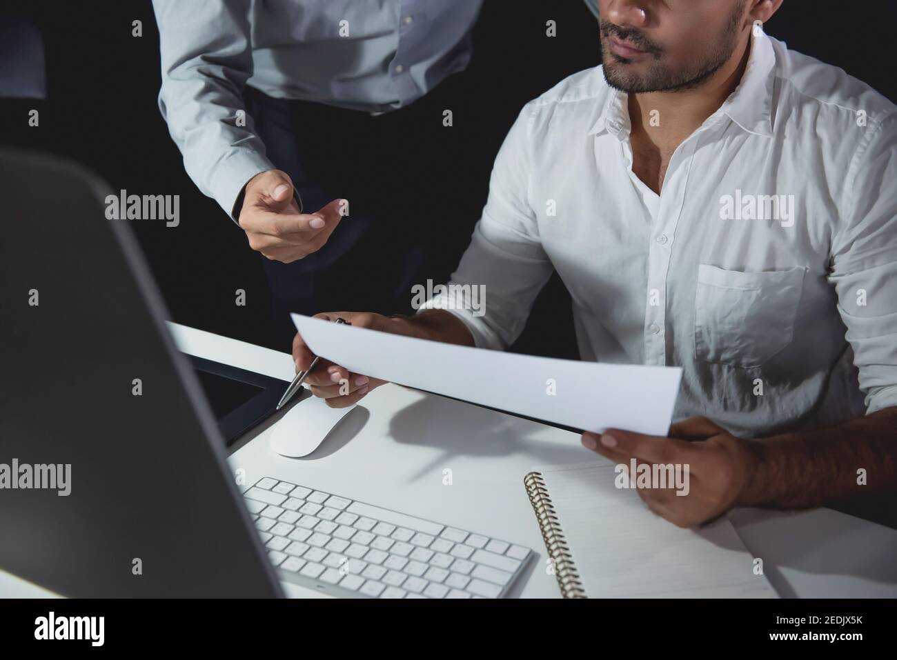 Businessman team hi-res stock photography and images - Alamy