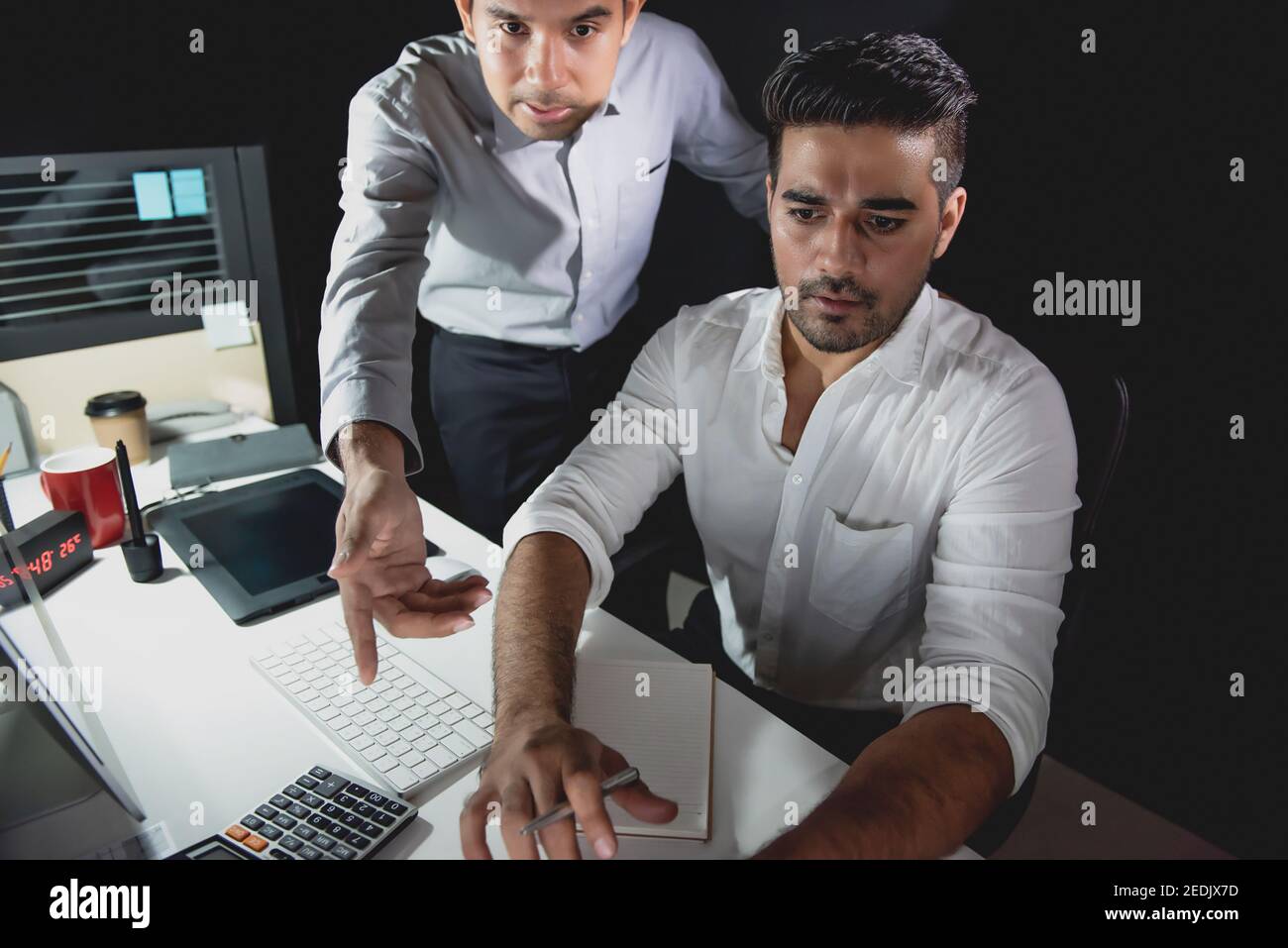 Supervisor man hi-res stock photography and images - Alamy