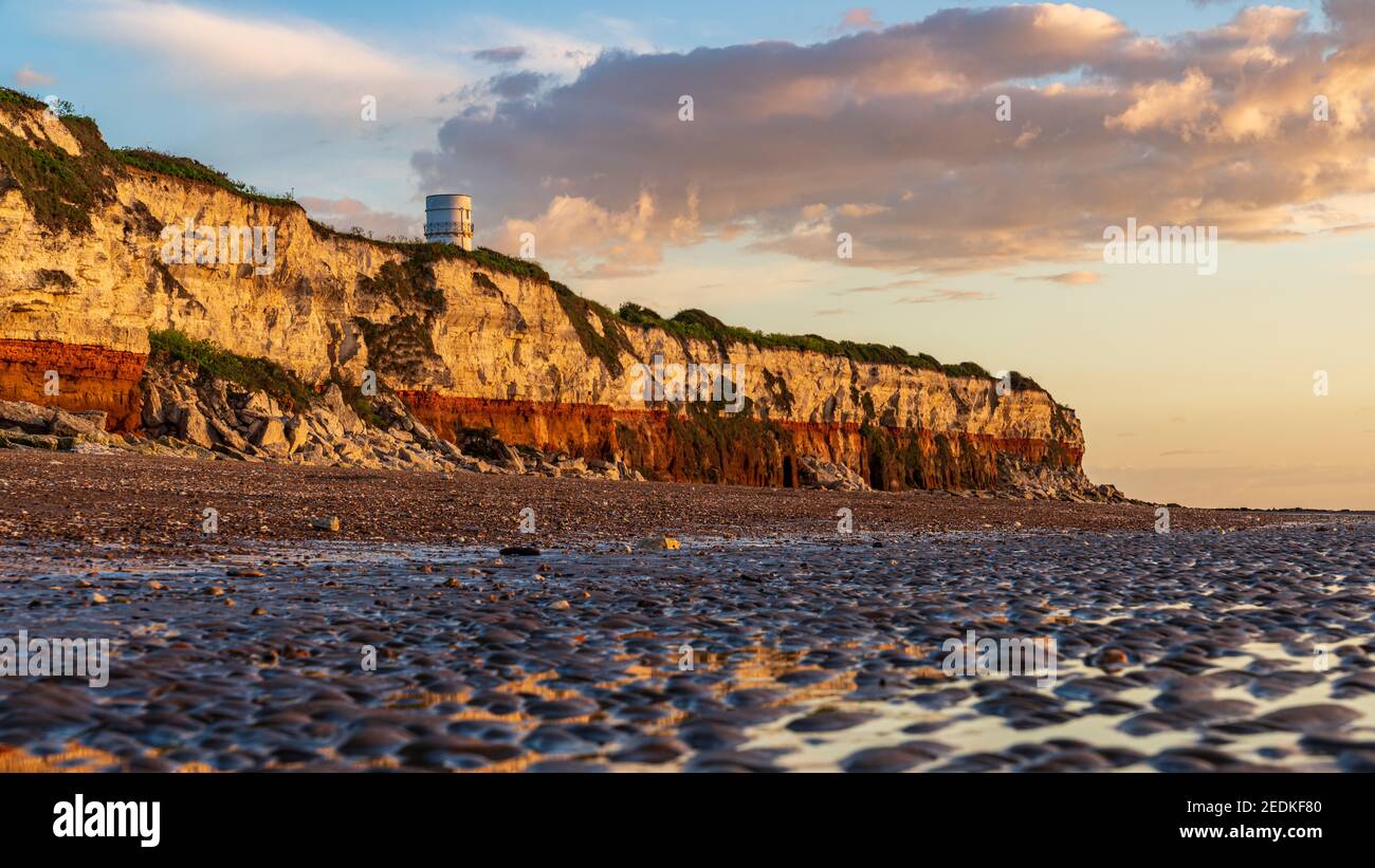Hunstanton cliffs pebbles hi-res stock photography and images - Alamy