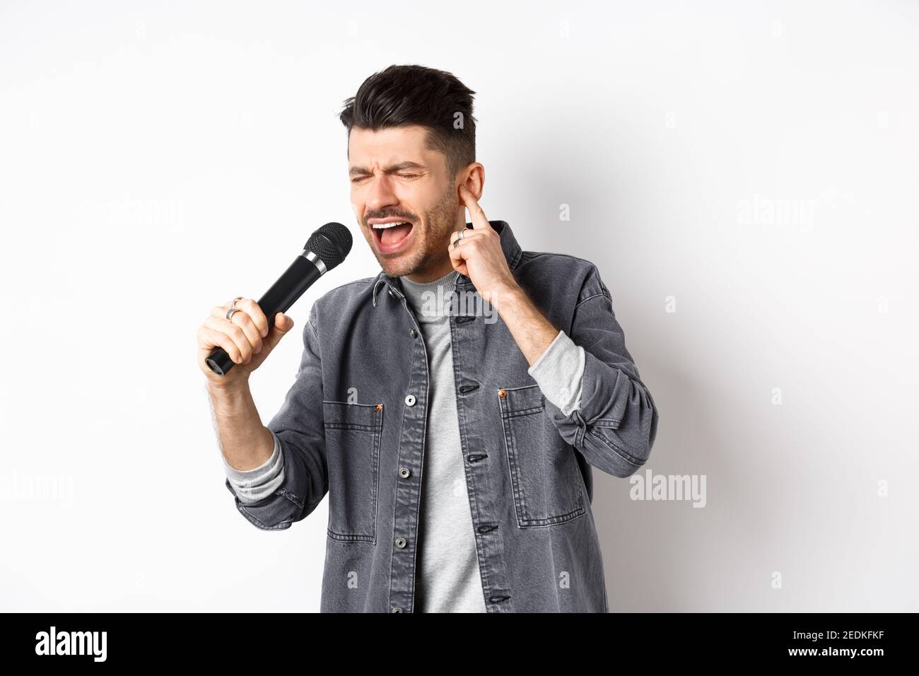 Male singer high note hi-res stock photography and images - Alamy