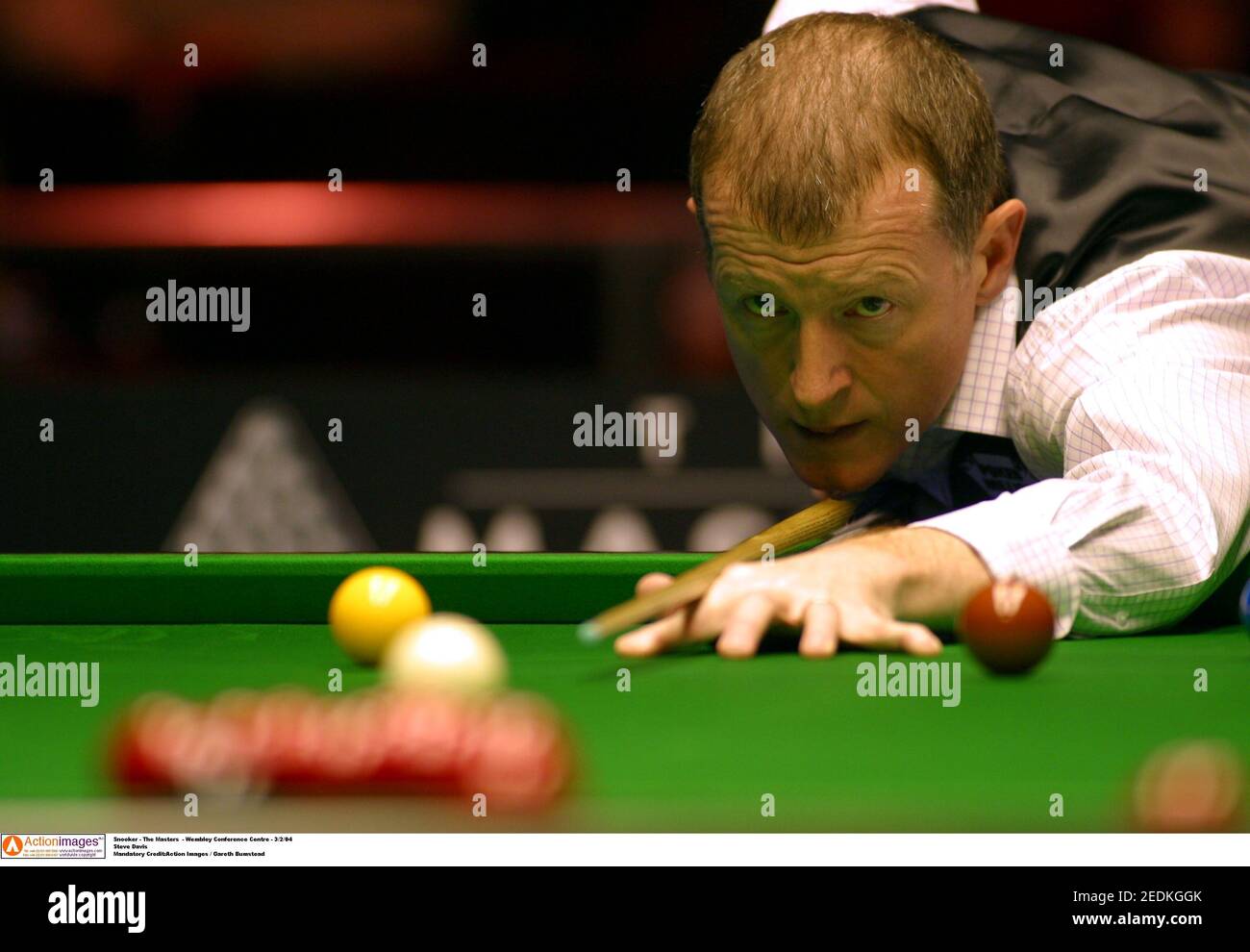 Sport snooker action steve davis hi-res stock photography and images ...