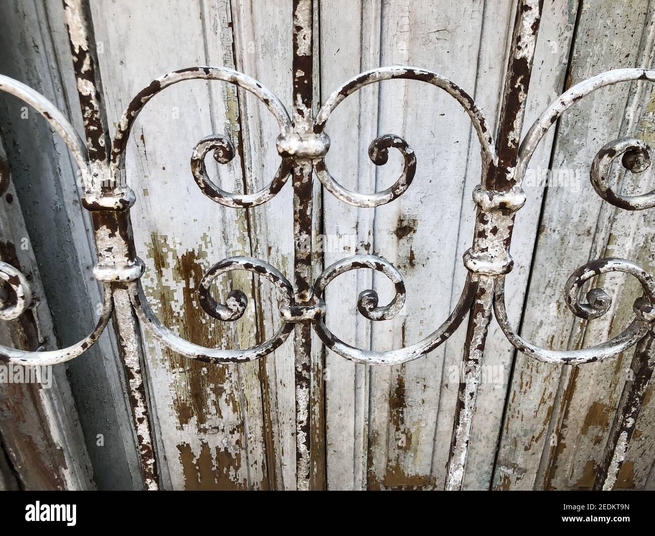Green painted steel fence hi-res stock photography and images - Alamy